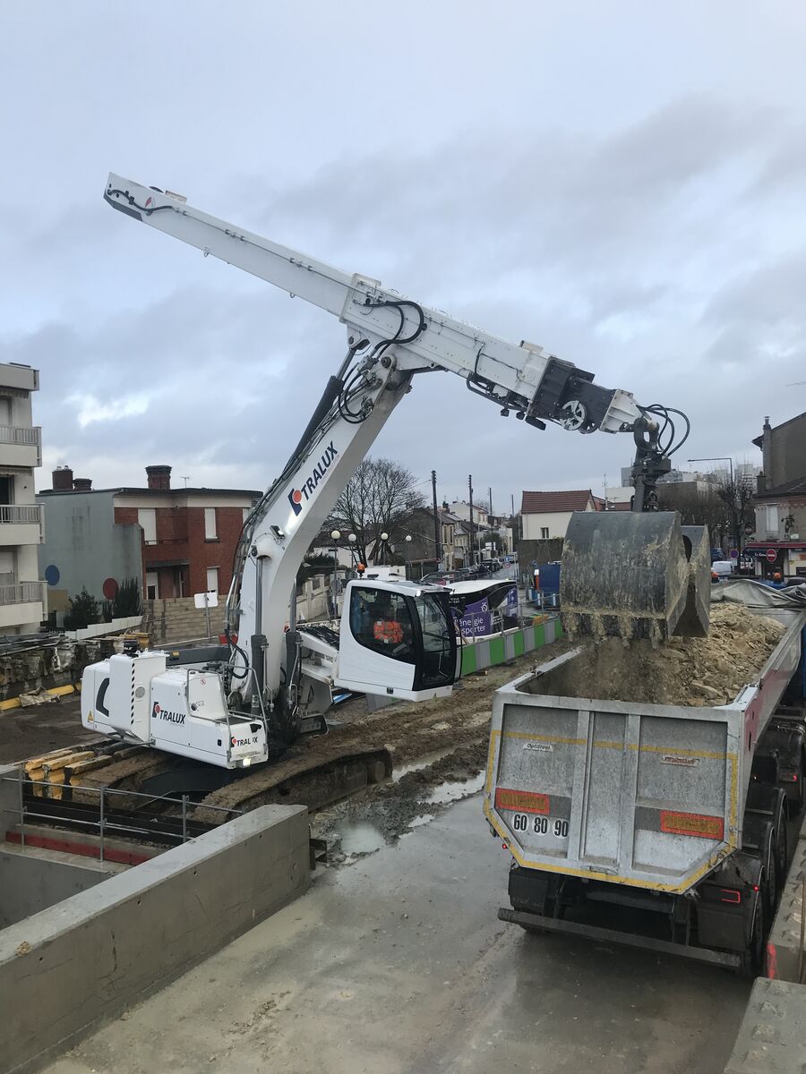 Telescopic dipper arm - ARVI Demolition Tools